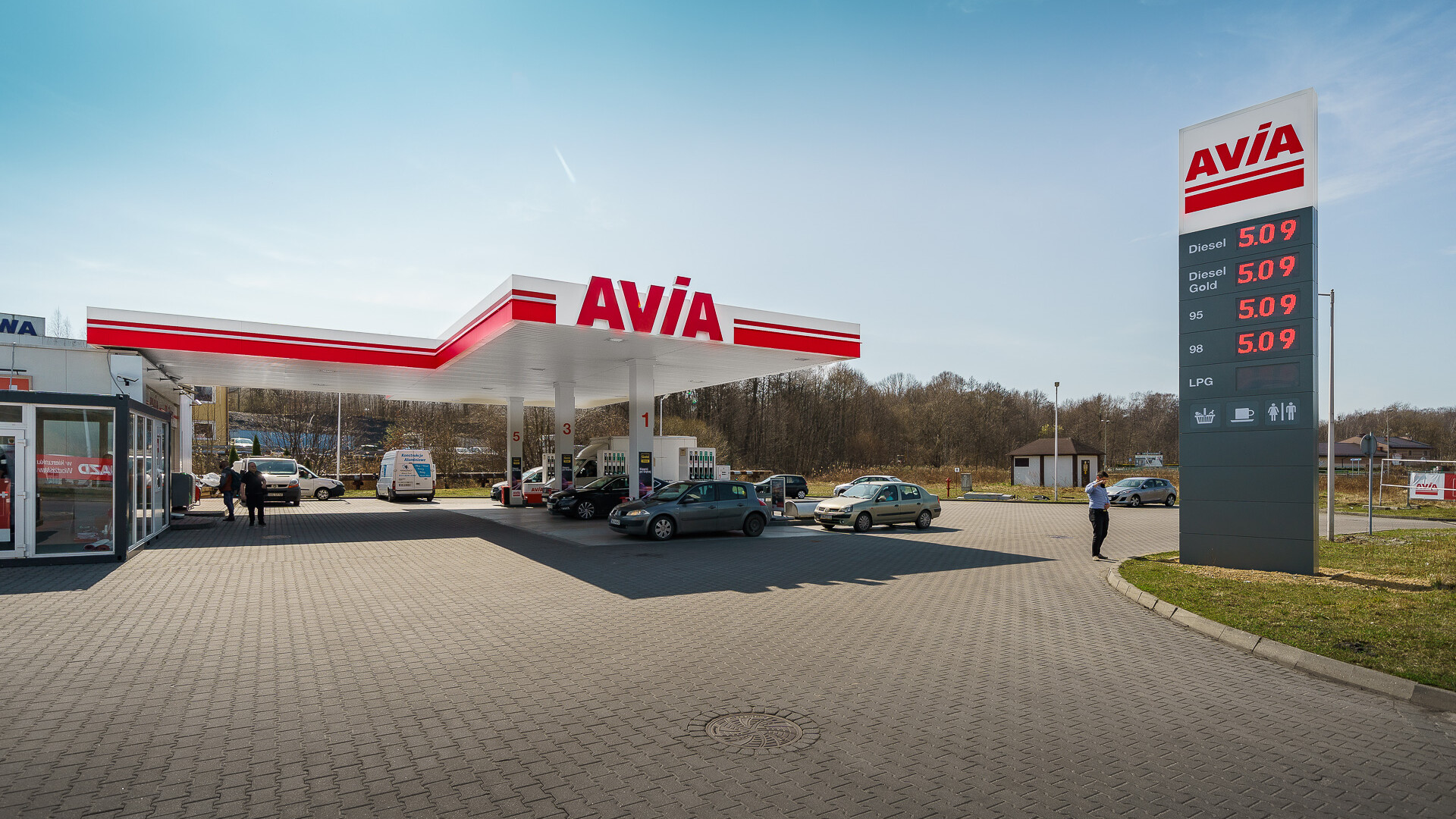 AVIA launches 7 new petrol stations - UNIMOT S.A